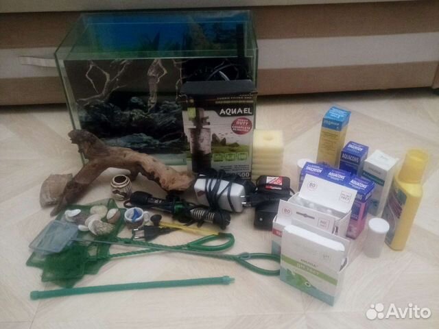 Два аквариума с фильтром и аксессуарами